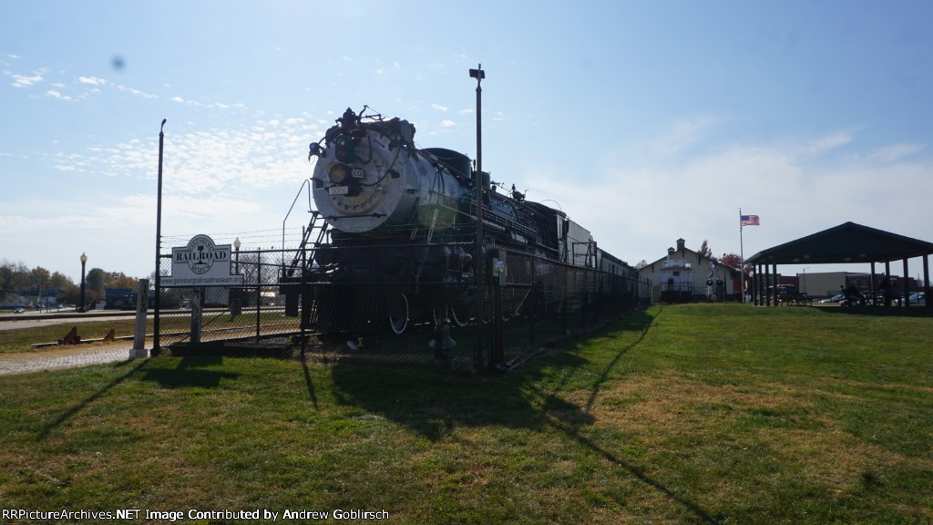 CB&Q 3006, 1945, 2645, 13501 + Depot